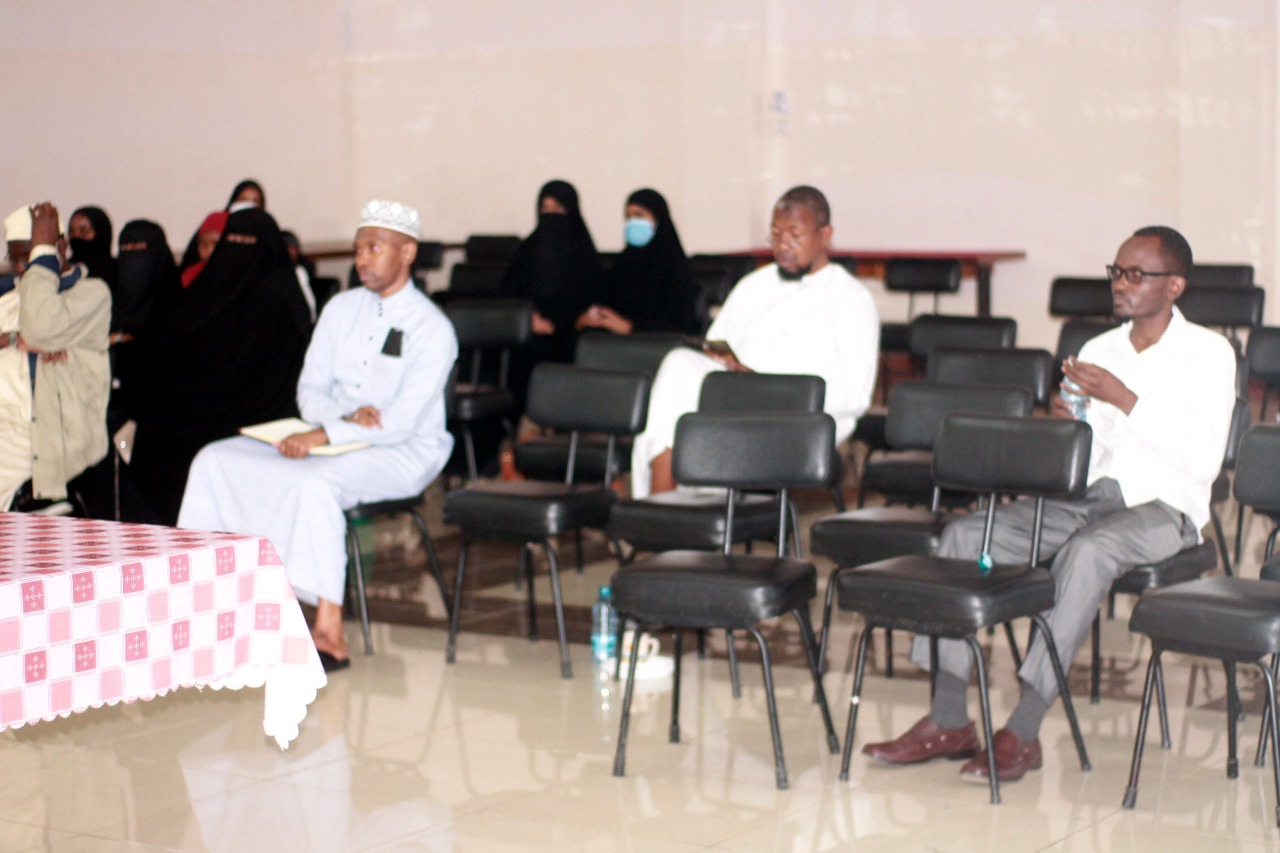 IOU VC Dr. Cherno Omar Barry meets IOU students in Nairobi ...